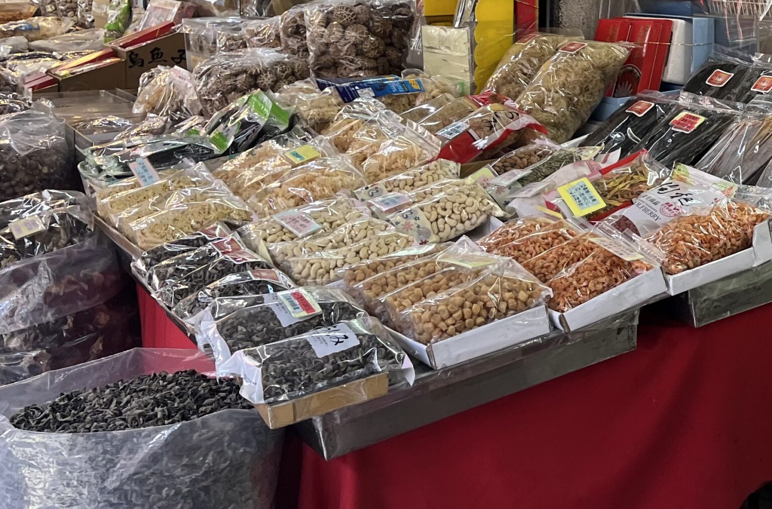 18 Best Things To Do In Dihua Street, Taipei (迪化街） – Graceful Chimes