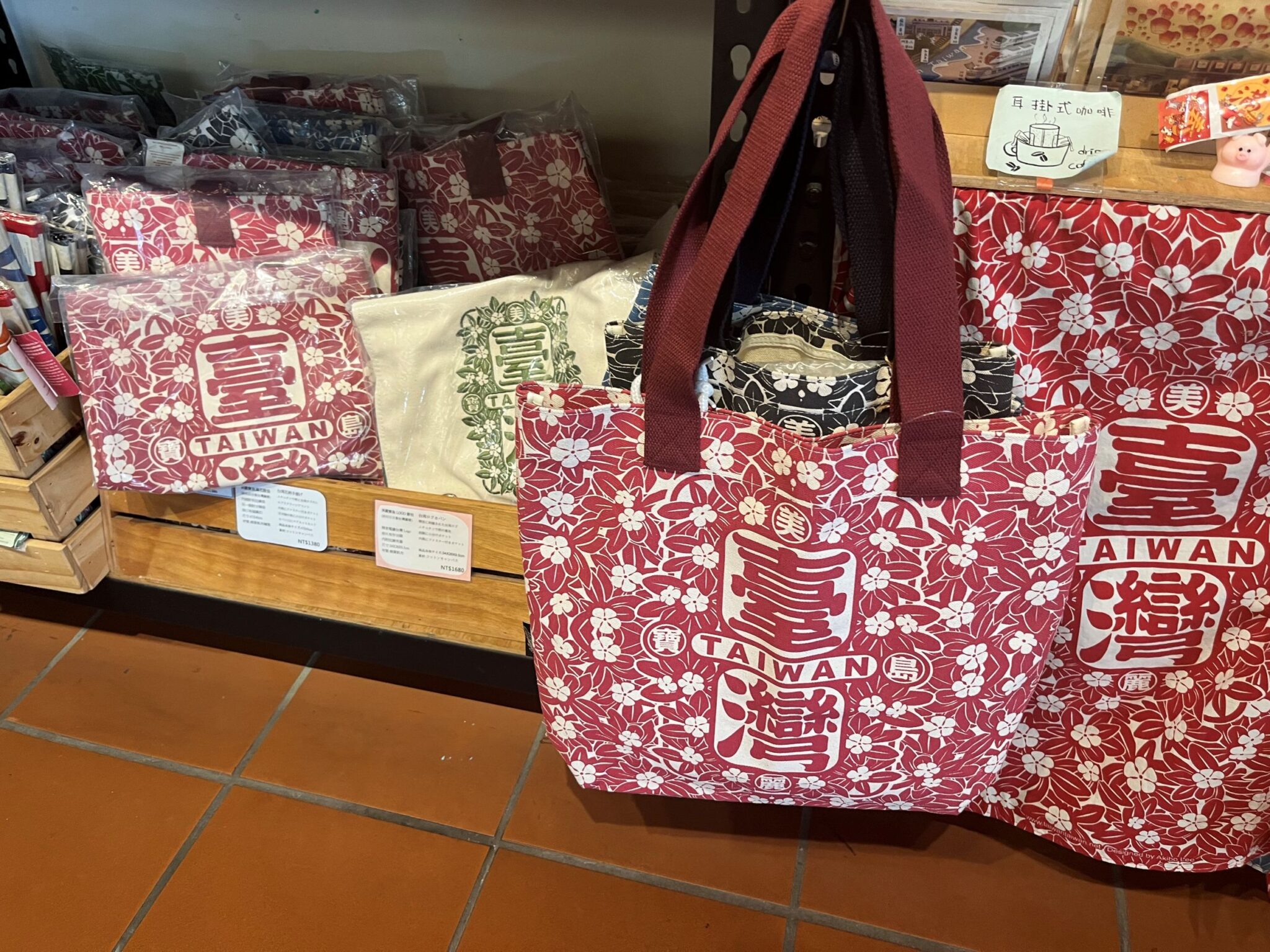 18 Best Things To Do In Dihua Street, Taipei (迪化街） – Graceful Chimes