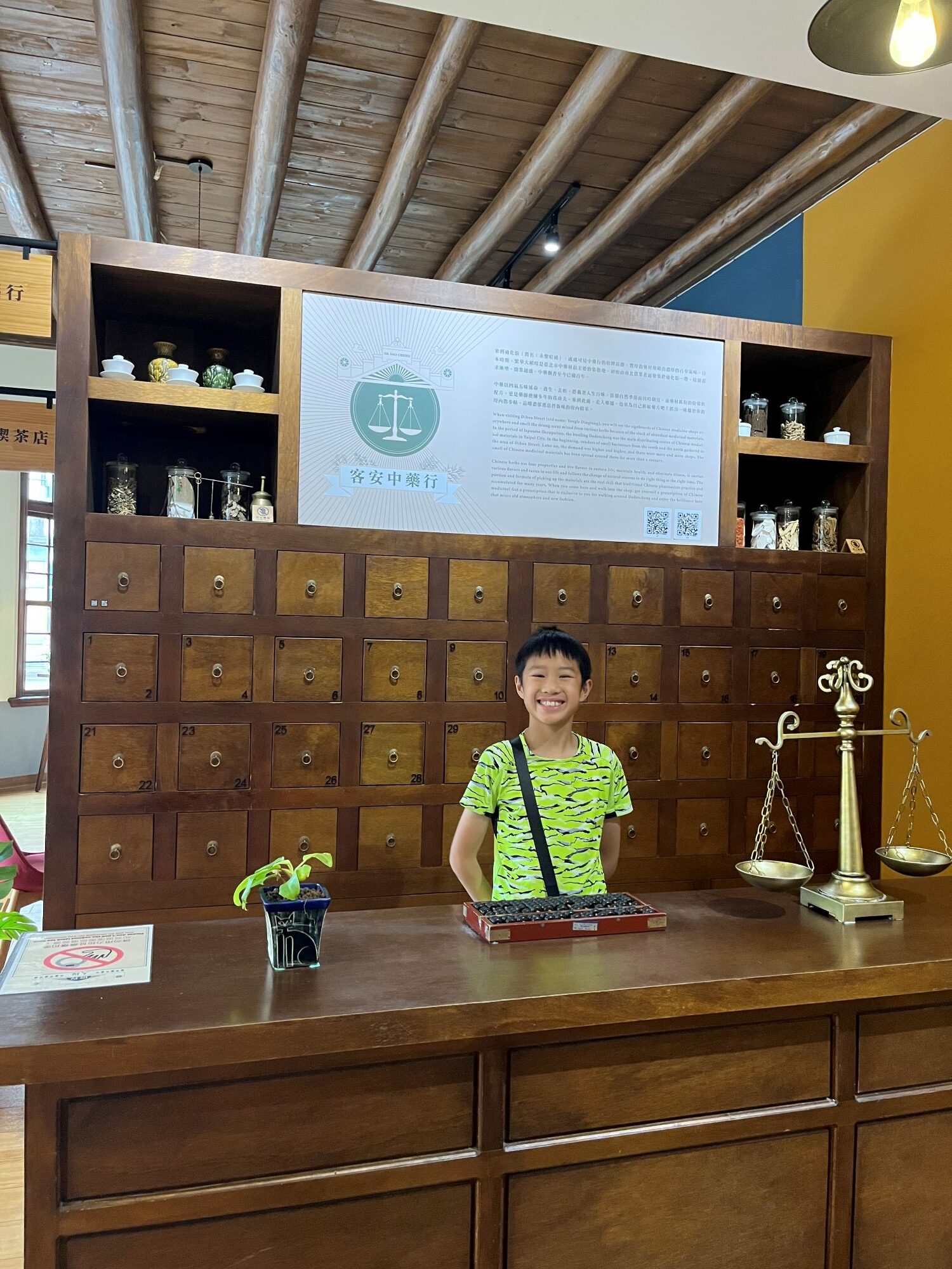 18 Best Things To Do In Dihua Street, Taipei (迪化街） – Graceful Chimes